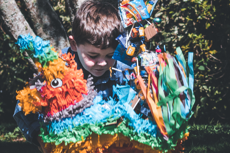 Comment fabriquer une piñata pour un anniversaire ? - Gobelet Anniversaire